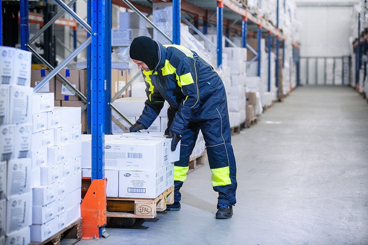 Why Should You Invest in Cold Storage Uniforms? - Al Maarif